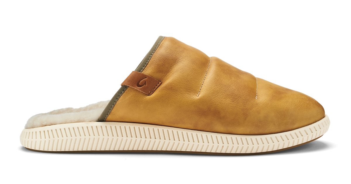 Mua 'Ili Men’s Leather Mule Slippers - Golden Sand / Bone | OluKai ...